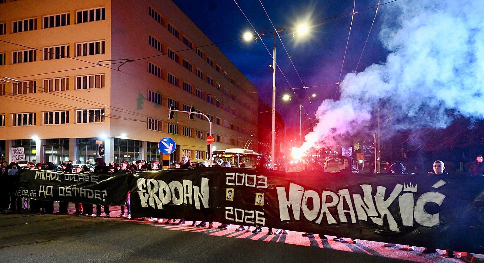 SARAJEVO NA ULICI NAKON SMRTI MLADIĆA: Ostavka premijera, sloboda za ...